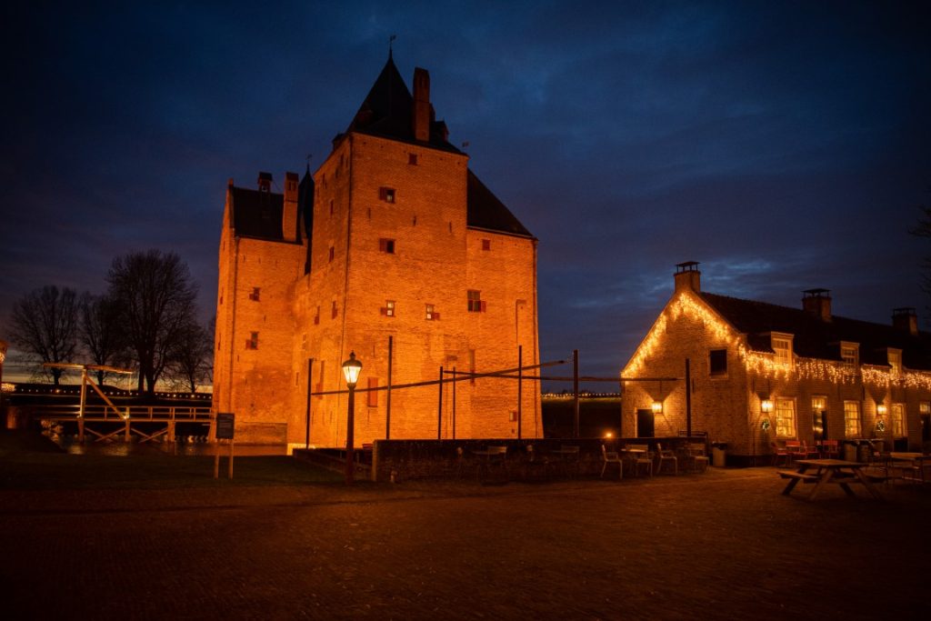 Slot Loevestein sfeervol decor voor jubileumeditie Scrooge Live - Slot ...